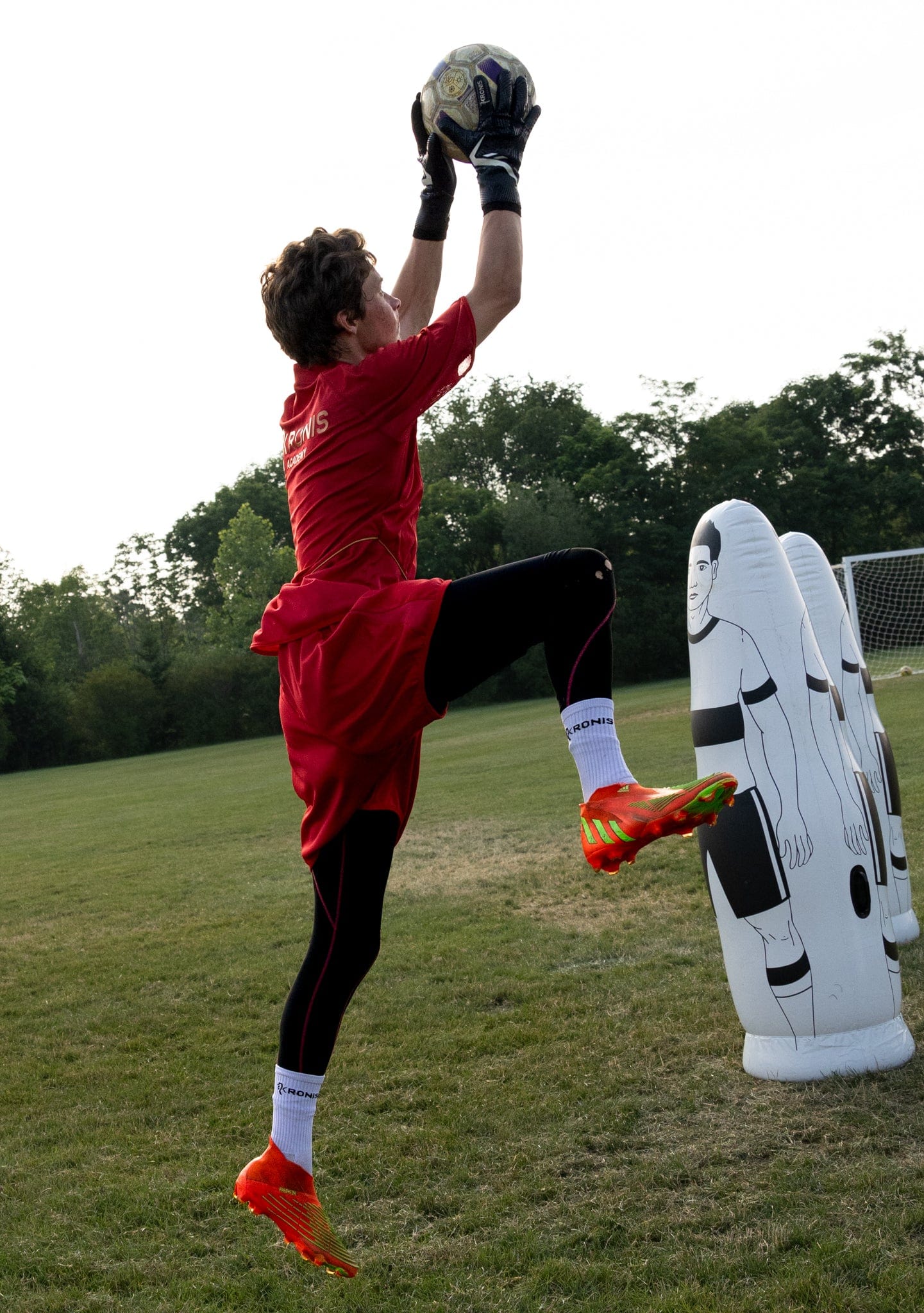 KRONIS Goalkeeper Gloves, Soccer Cleats & Apparel – KRONIS Soccer