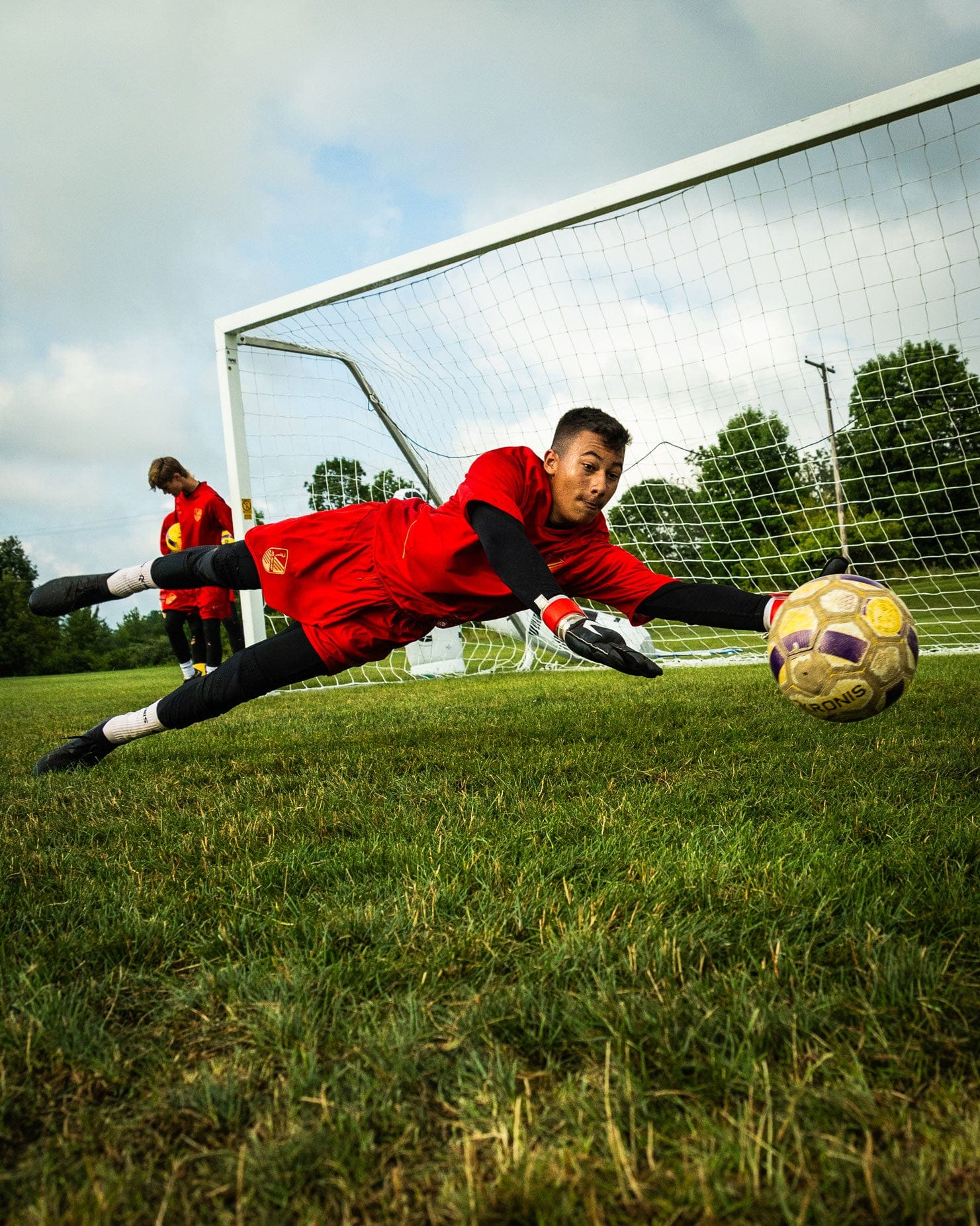 SNZO Goalkeeper Gloves & Gripless Training Gloves – KRONIS Soccer